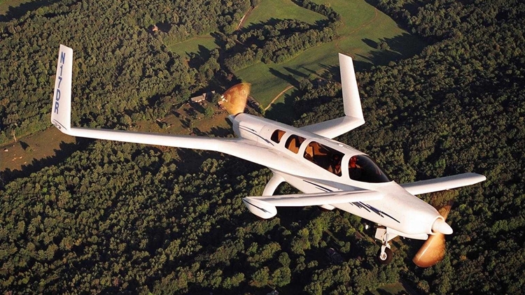 Rutan Defiant - General Aviation (multi engine) - Aircraft Pilots